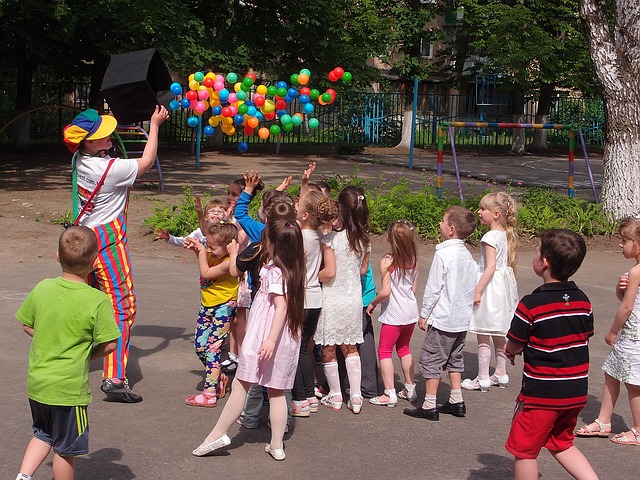 ᐅ Kinderpfleger: Alle Infos zum Beruf & der Ausbildung im Überblick